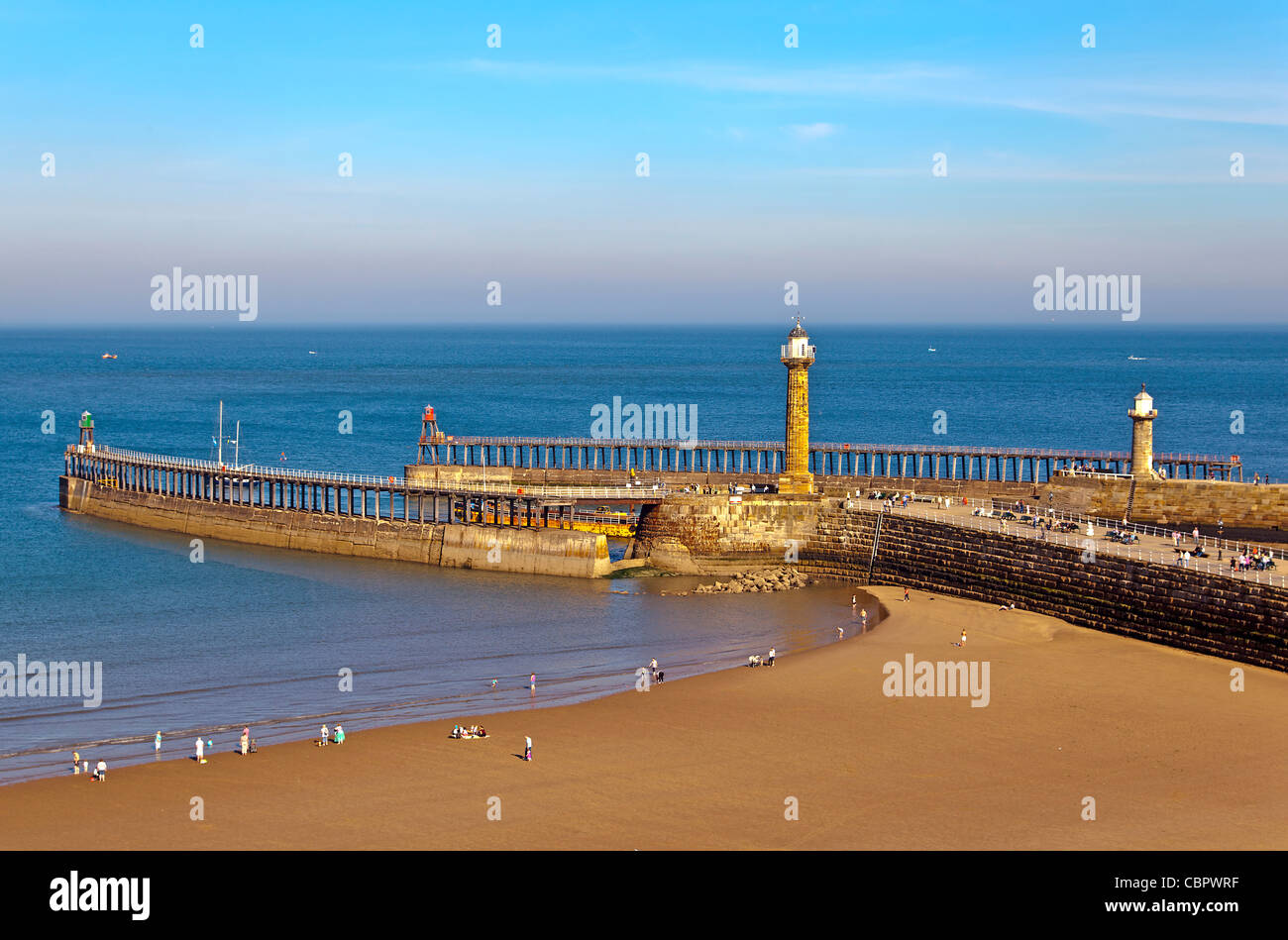 Entrance piers and lighthouses to Whitby Harbour Stock Photo - Alamy