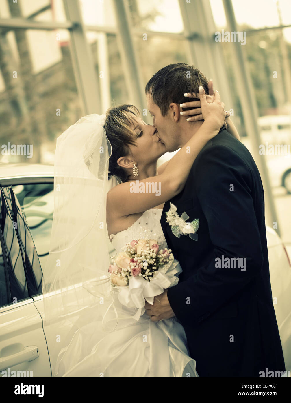 Bride kissing groom Stock Photo - Alamy