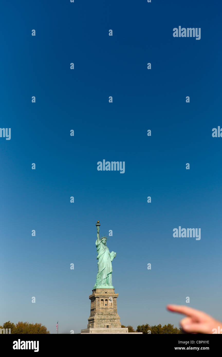 Statue pointing sky hi-res stock photography and images - Alamy