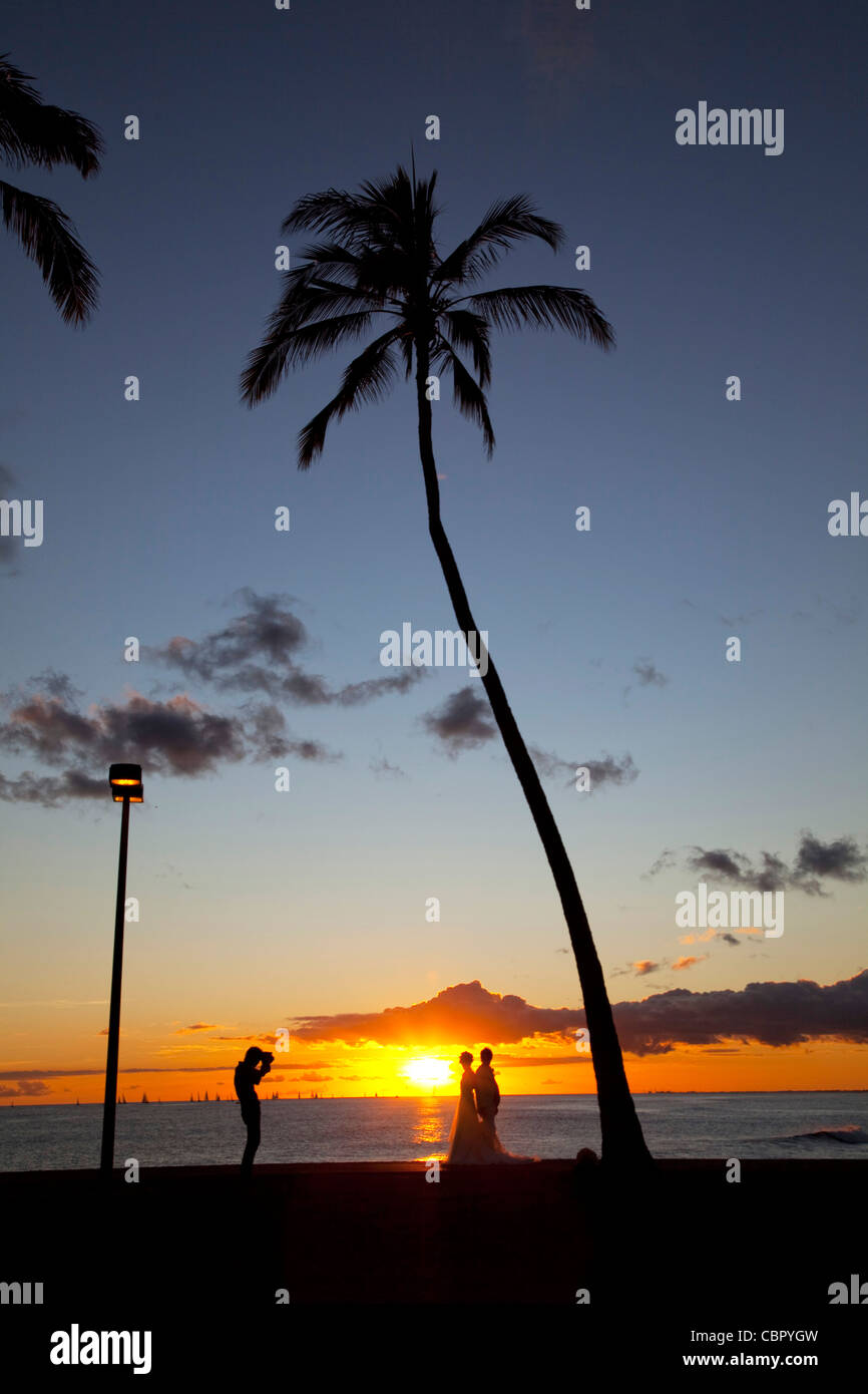Magic island ala moana beach park hi-res stock photography and images ...