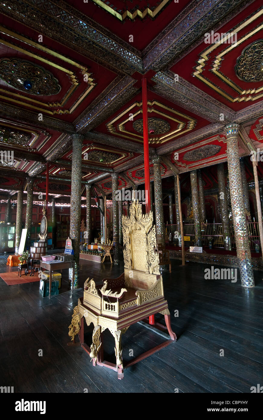 Wat Si Rong Meuaung. Lampang. Thailand Stock Photo - Alamy