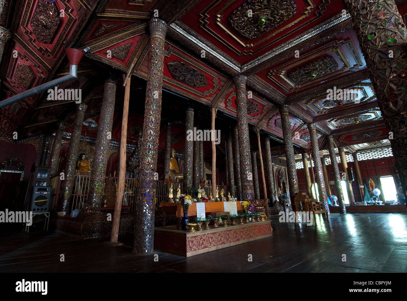 Wat Si Rong Meuaung. Lampang. Thailand Stock Photo - Alamy