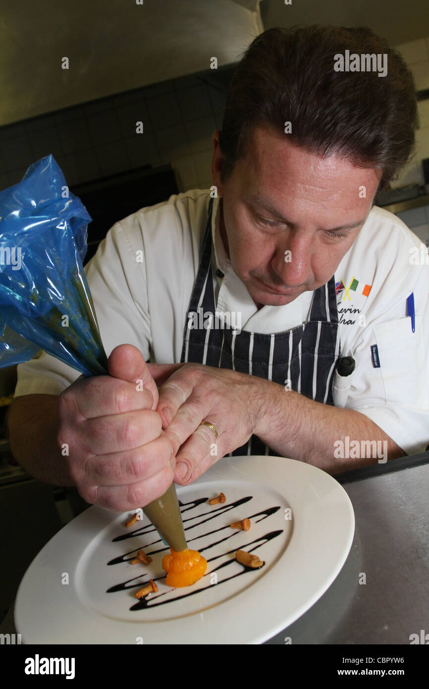 Piping bag hi-res stock photography and images - Alamy