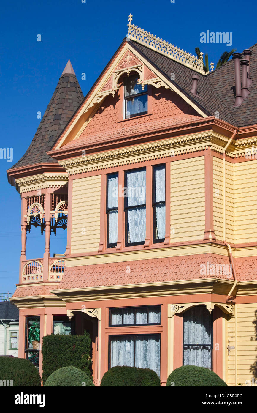 Victorian era butterfat mansion hi-res stock photography and images - Alamy
