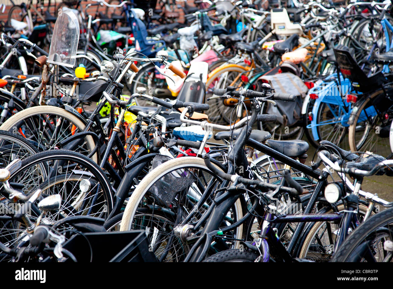 Train racks hi-res stock photography and images - Alamy