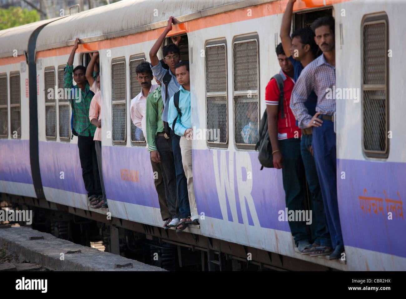 Indian railways crowded station hi-res stock photography and images - Alamy
