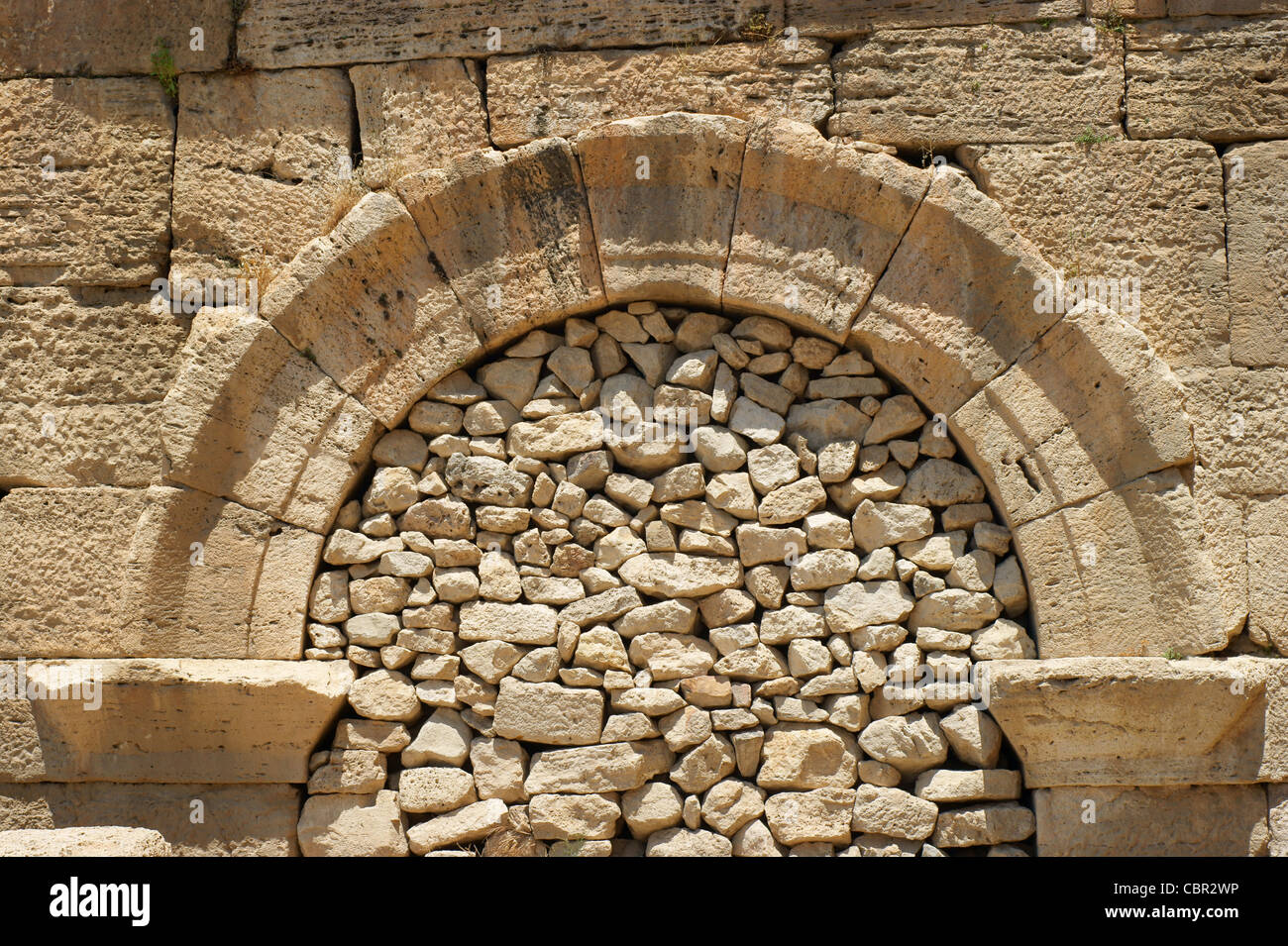 arch in stone wall for background Stock Photo - Alamy