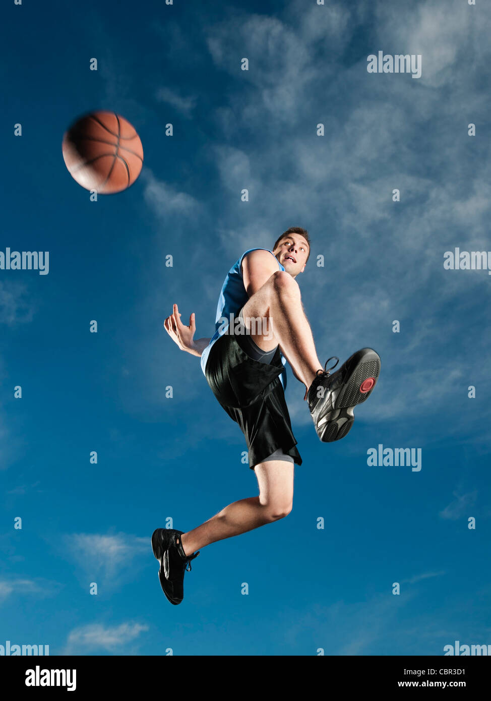 Passing basketball hi-res stock photography and images - Alamy