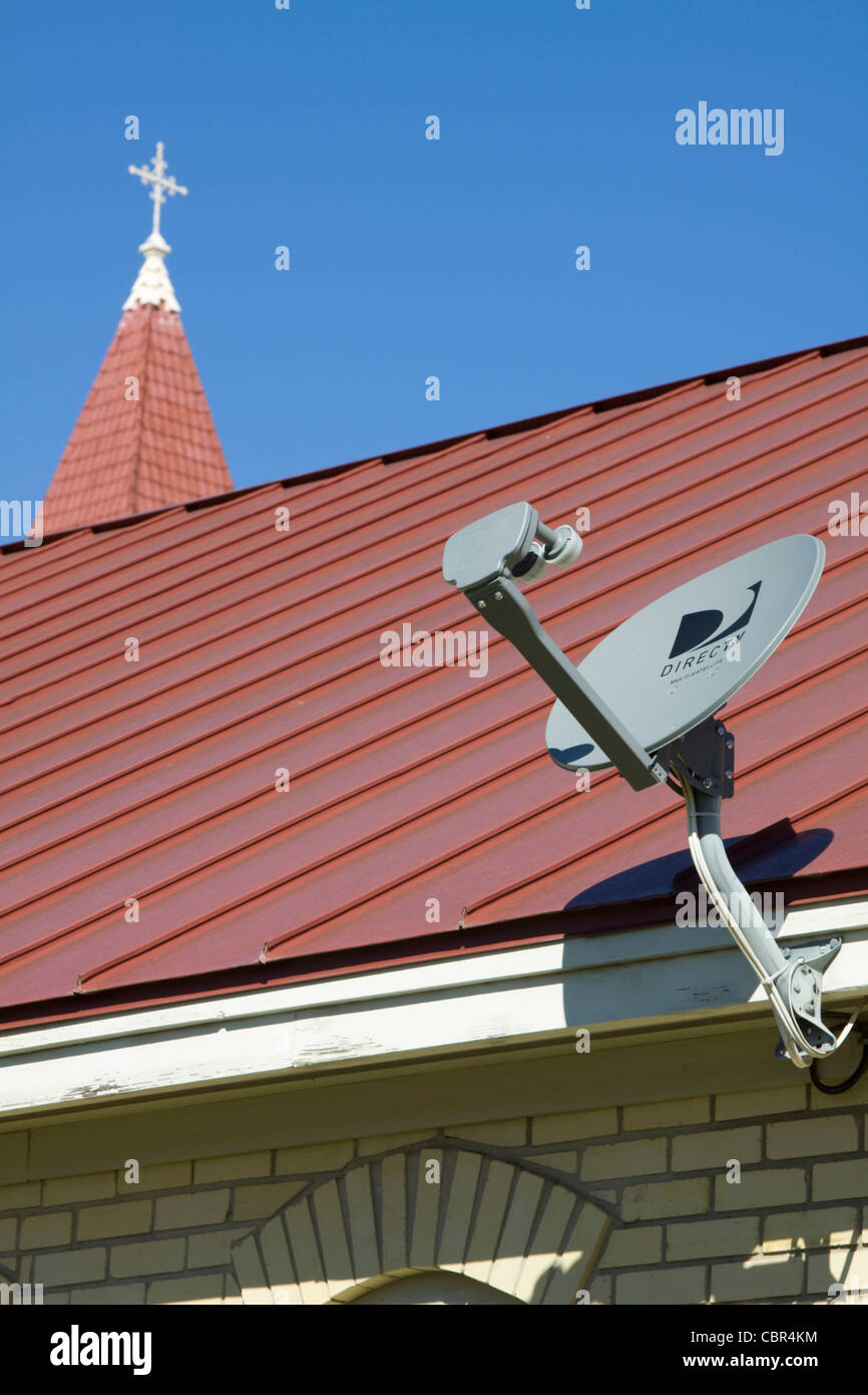 Rooftop satellite dish hi-res stock photography and images - Alamy