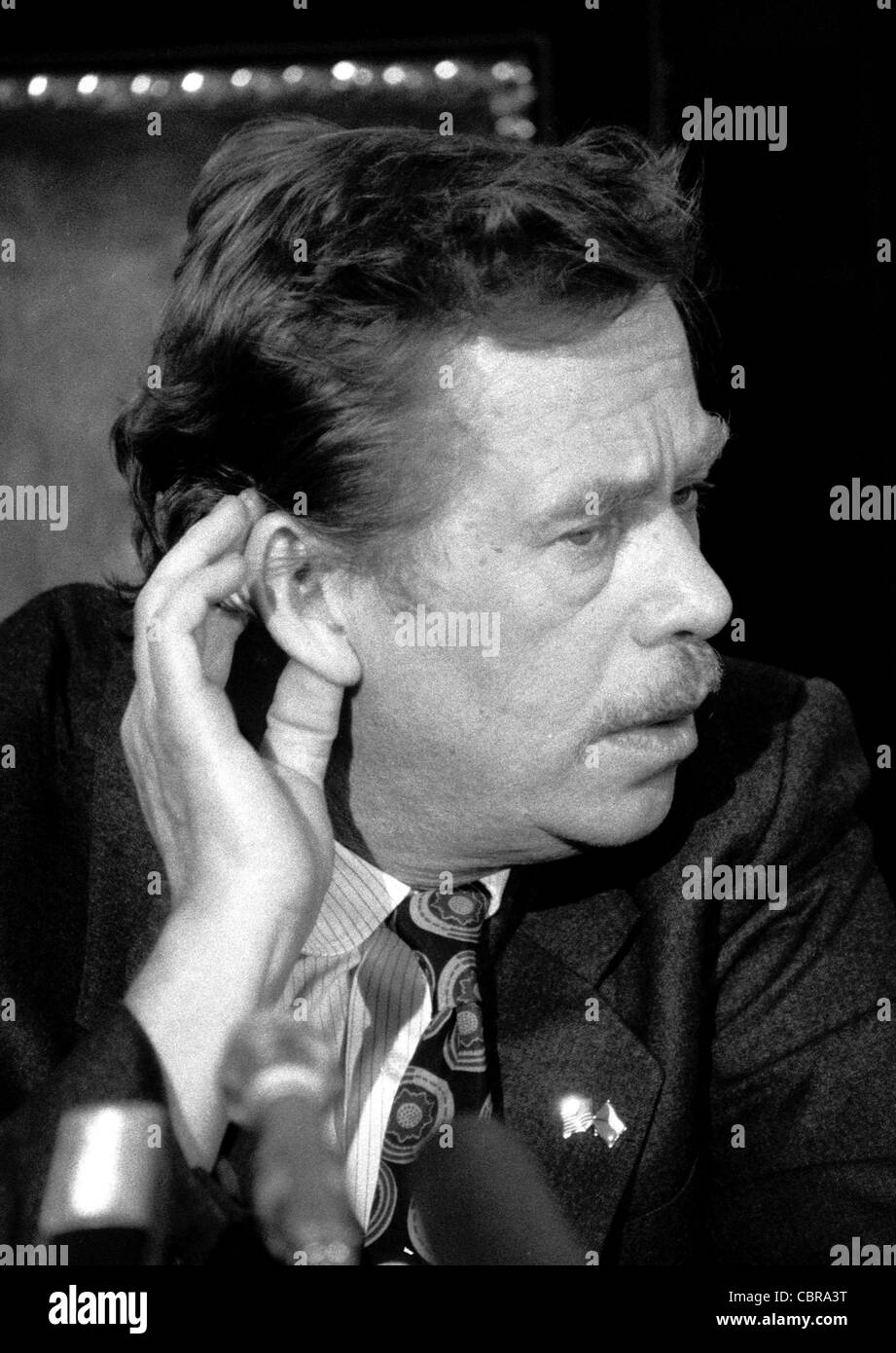 Vaclav havel 1990 hi-res stock photography and images - Alamy