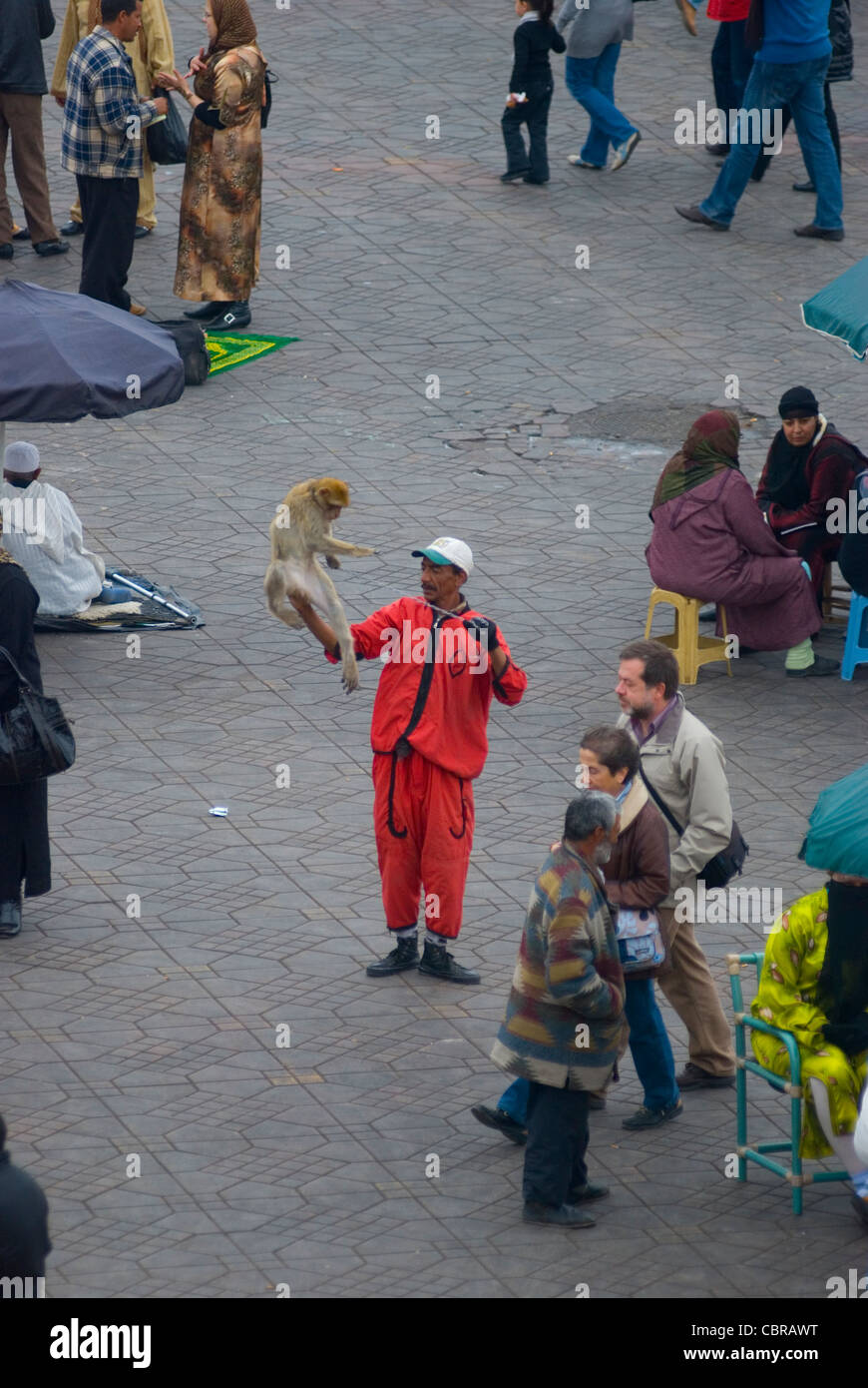 Jemaa el fnaa marrakech and monkey hi-res stock photography and images ...