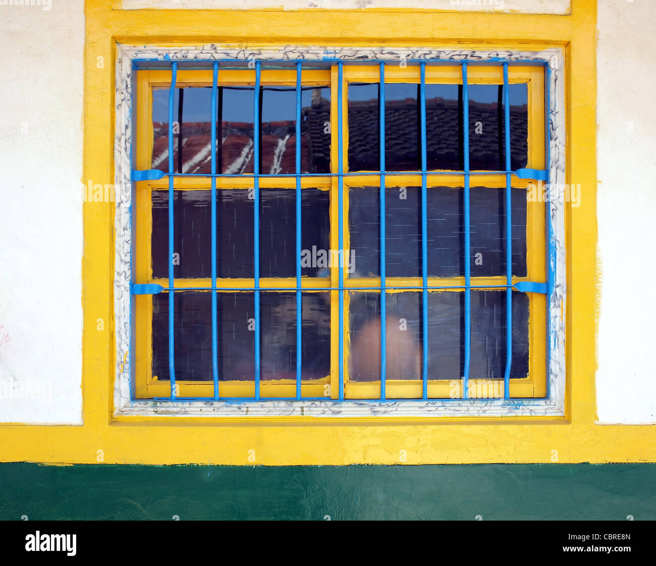 Yellow window frames hi-res stock photography and images - Alamy