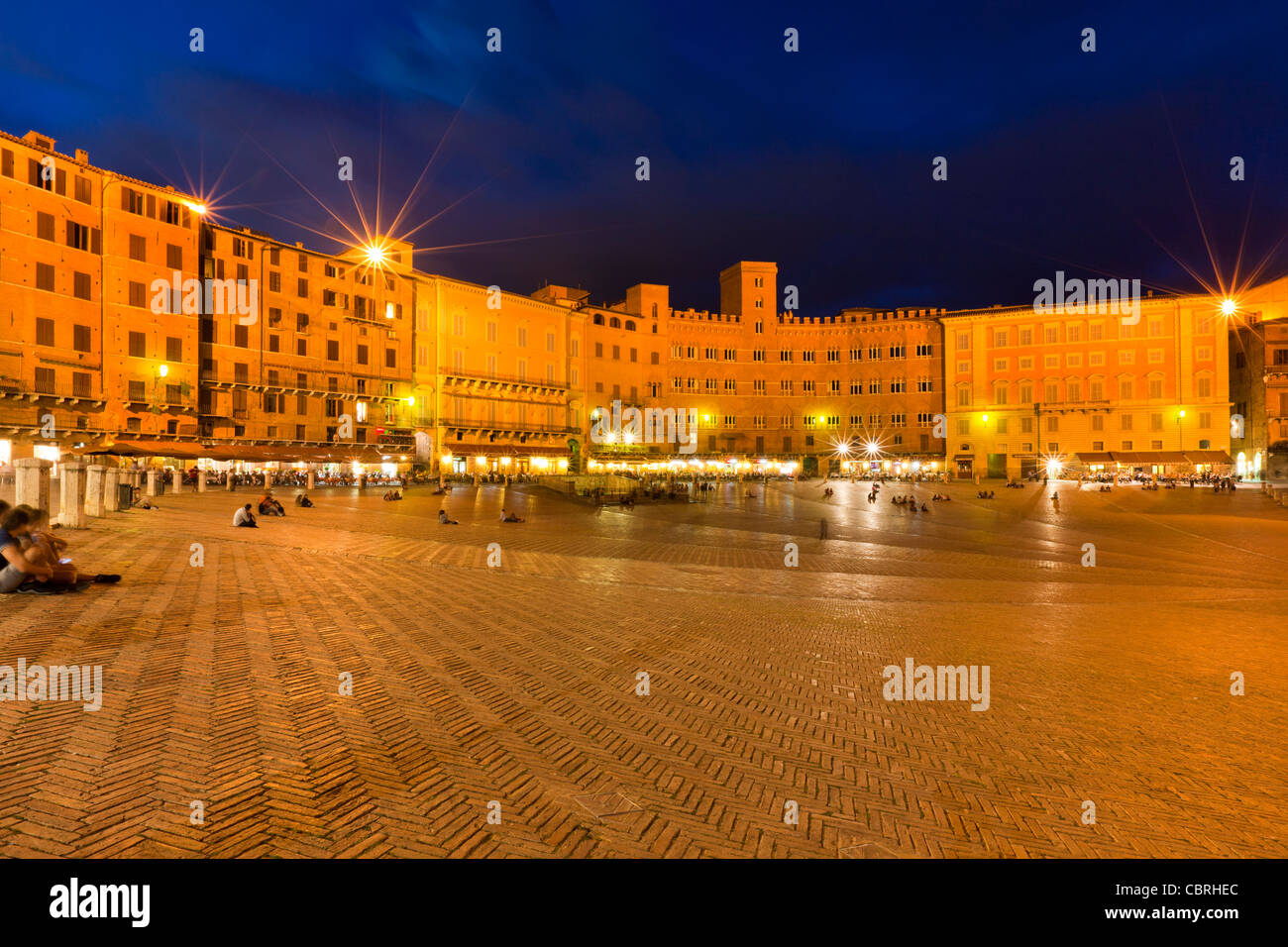 Siena piazza del campo italy night hi-res stock photography and images ...