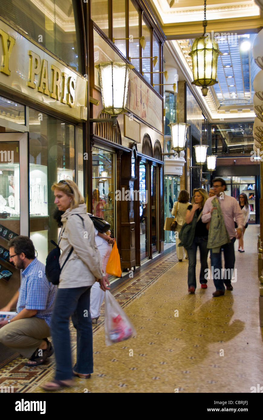 Shops On Avenue Champs Elysees Paris Stock Photos & Shops On Avenue ...