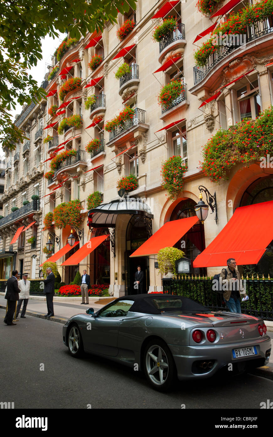 Fancy cars of paris hi-res stock photography and images - Alamy