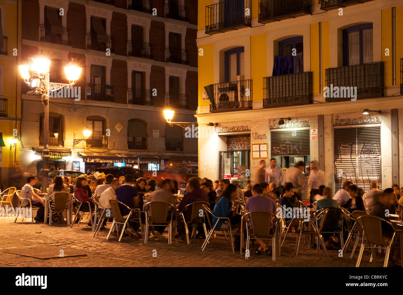 Madrid tapas crowd hi-res stock photography and images - Alamy