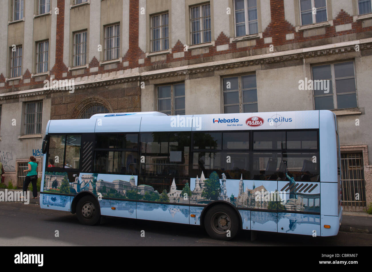 Var bus the bus running up to the castle district from Szell Kalman ...