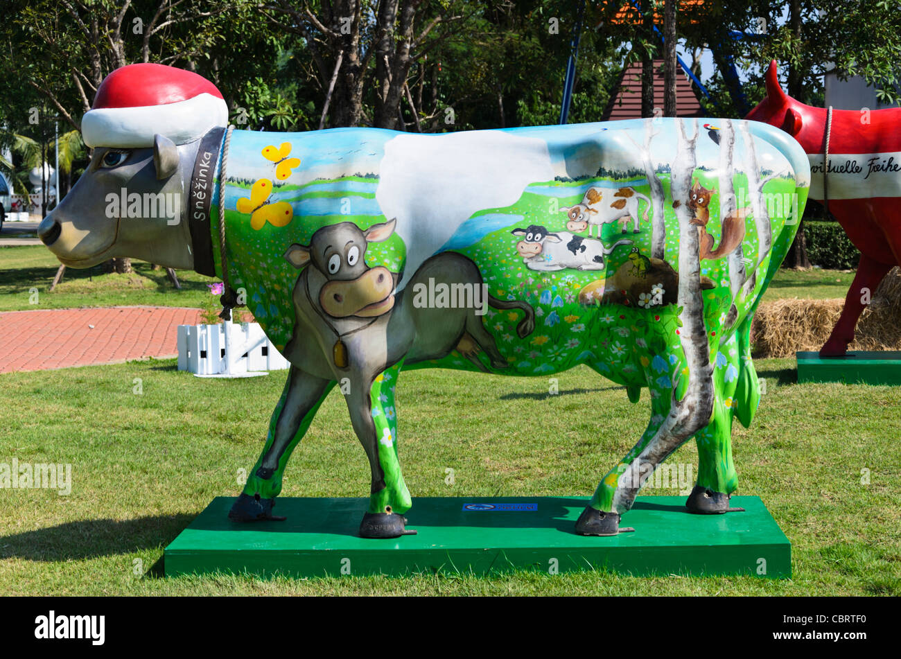 Painted cow statue hi-res stock photography and images - Alamy