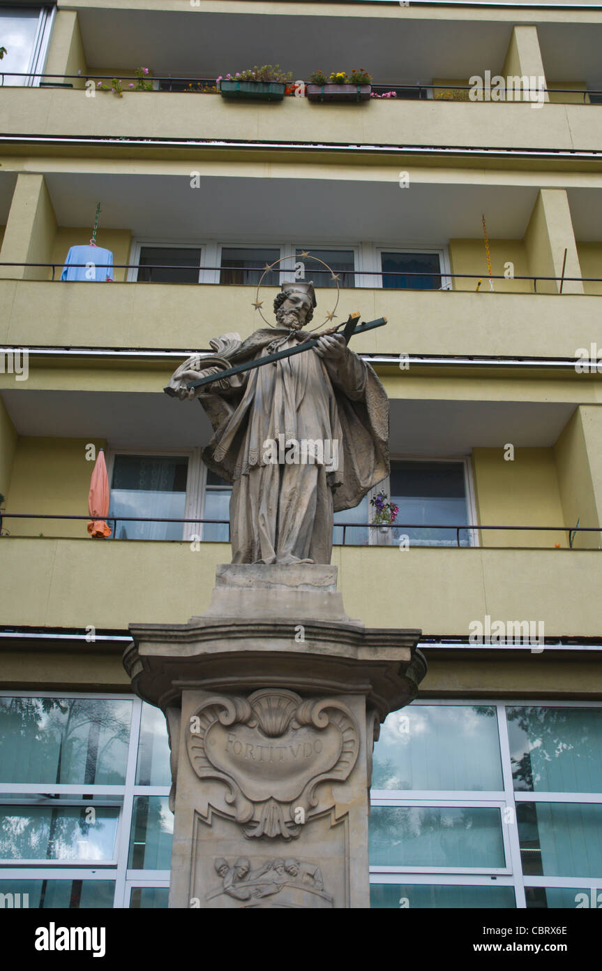 Block statue hi-res stock photography and images - Alamy