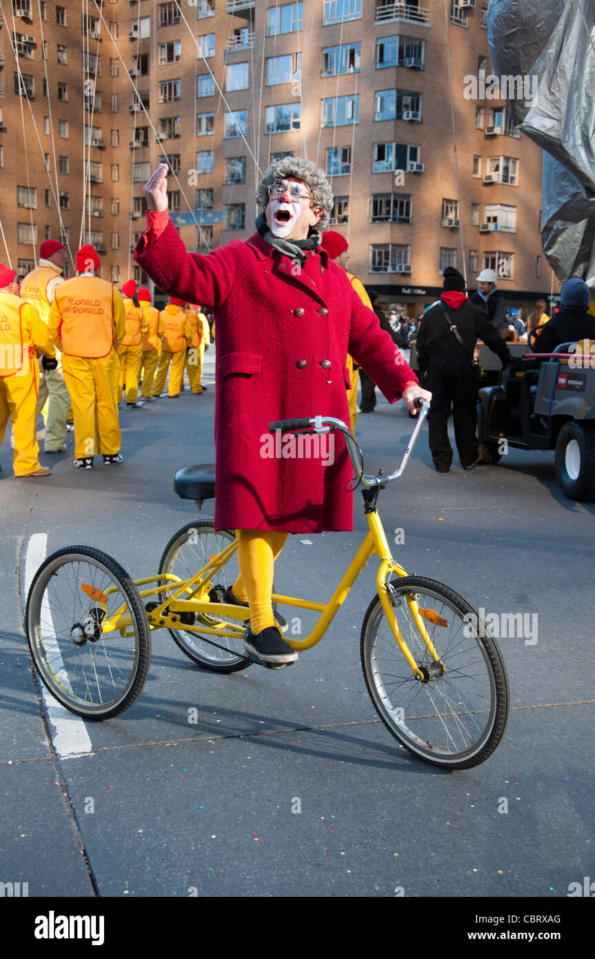 Grandma the Clown singing at the 85th Macy's Thanksgiving Day Parade ...