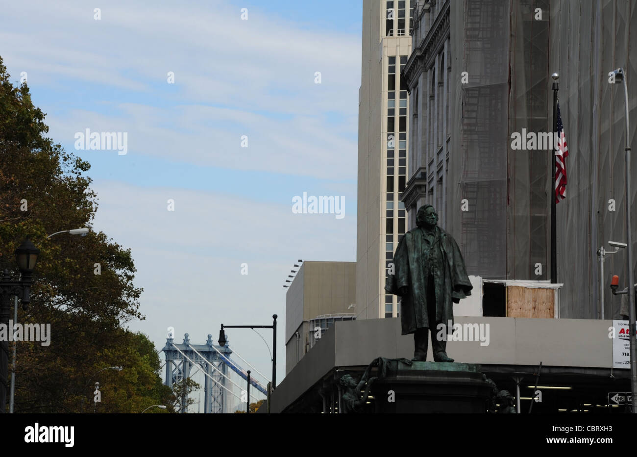Autumn view, towards grey nickel lattice tower Manhattan Bridge, bronze ...