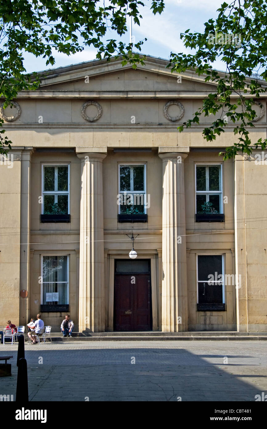 The Magistrates' Court , ( formerly the Old Town Hall), Bexley Square ...