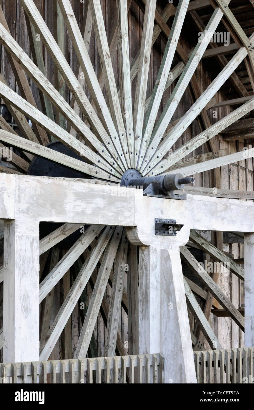 Giant water wheel at the Old Spanish Sugar Mill restaurant in DeLeon ...