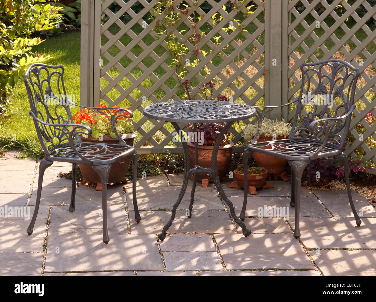 Trellis patio hi-res stock photography and images - Alamy