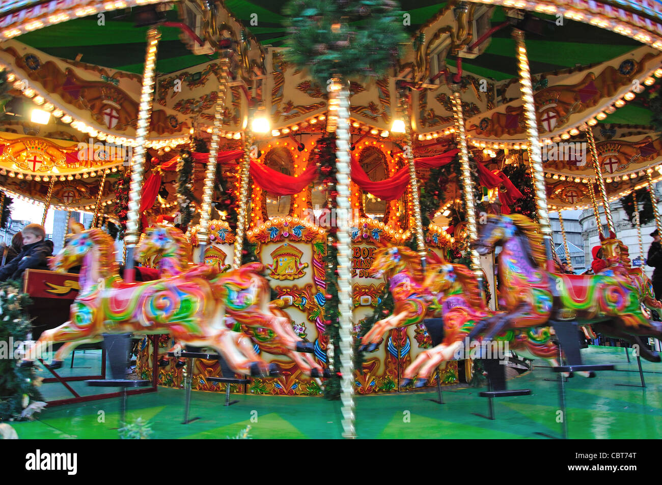 Children's carousel at Frankfurt Christmas Market, Victoria Square ...