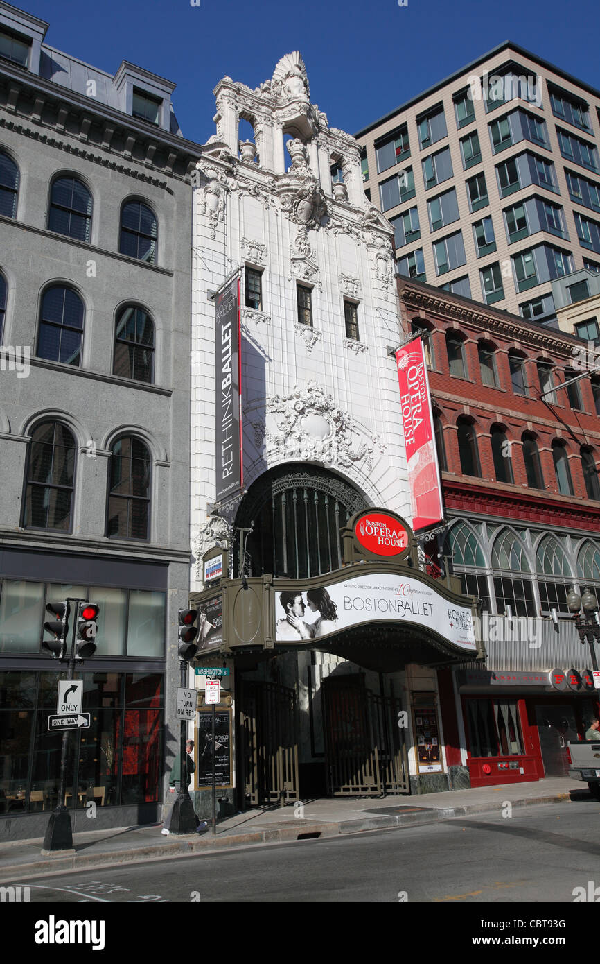 Exterior opera house hi-res stock photography and images - Alamy