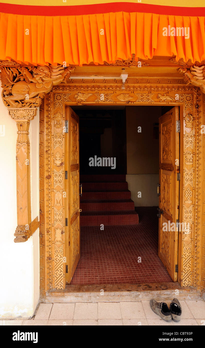 Buddhist doorway hi-res stock photography and images - Alamy
