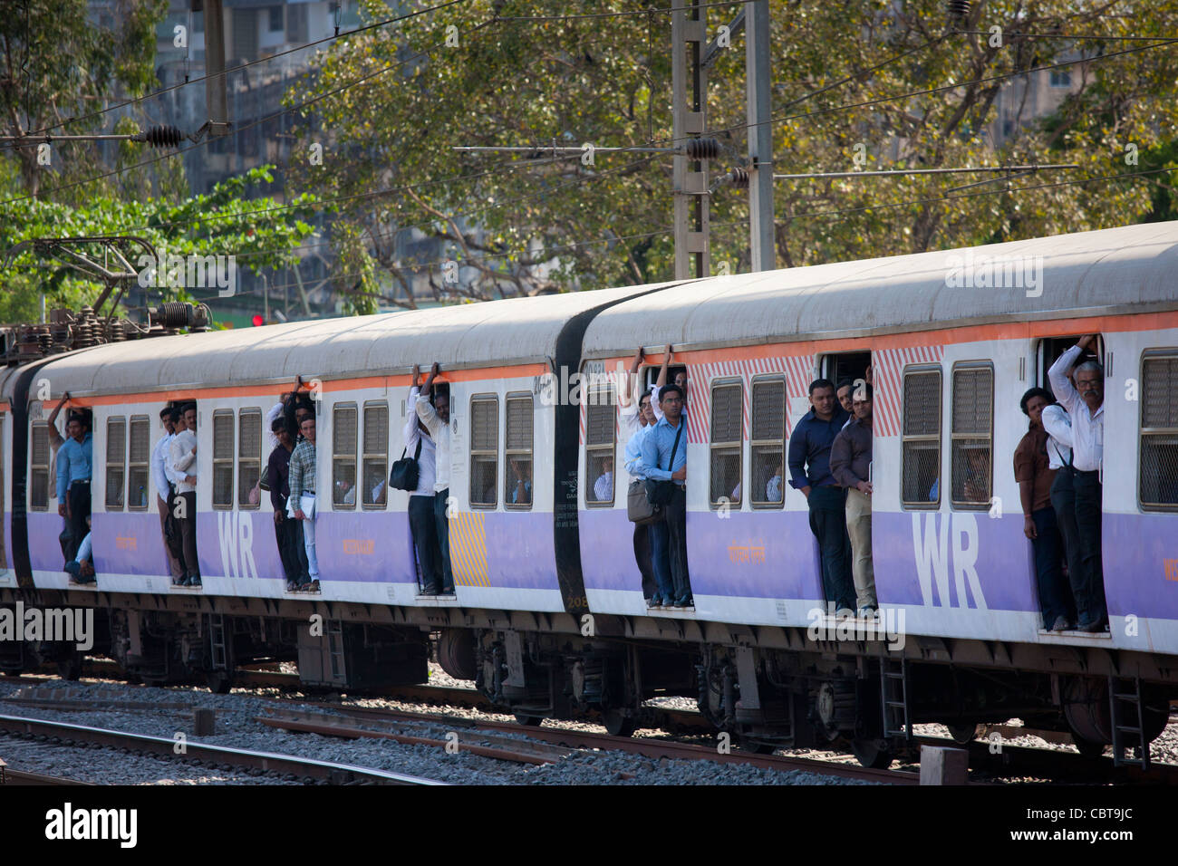 Mumbai railway station crowded hi-res stock photography and images - Alamy