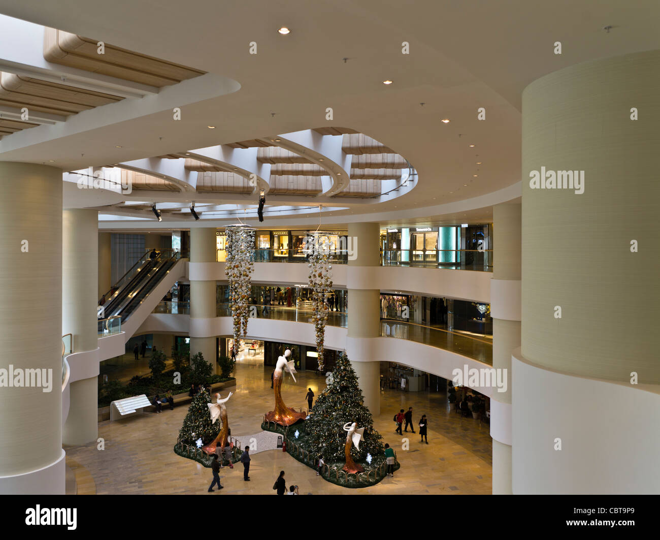 Hong kong shopping mall interior hi-res stock photography and images ...