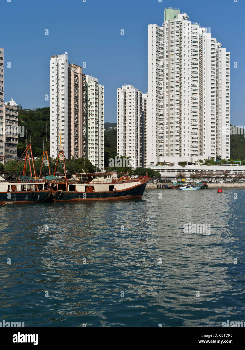 dh Aberdeen Harbour ABERDEEN HONG KONG Fishing junks in Aberdeen ...