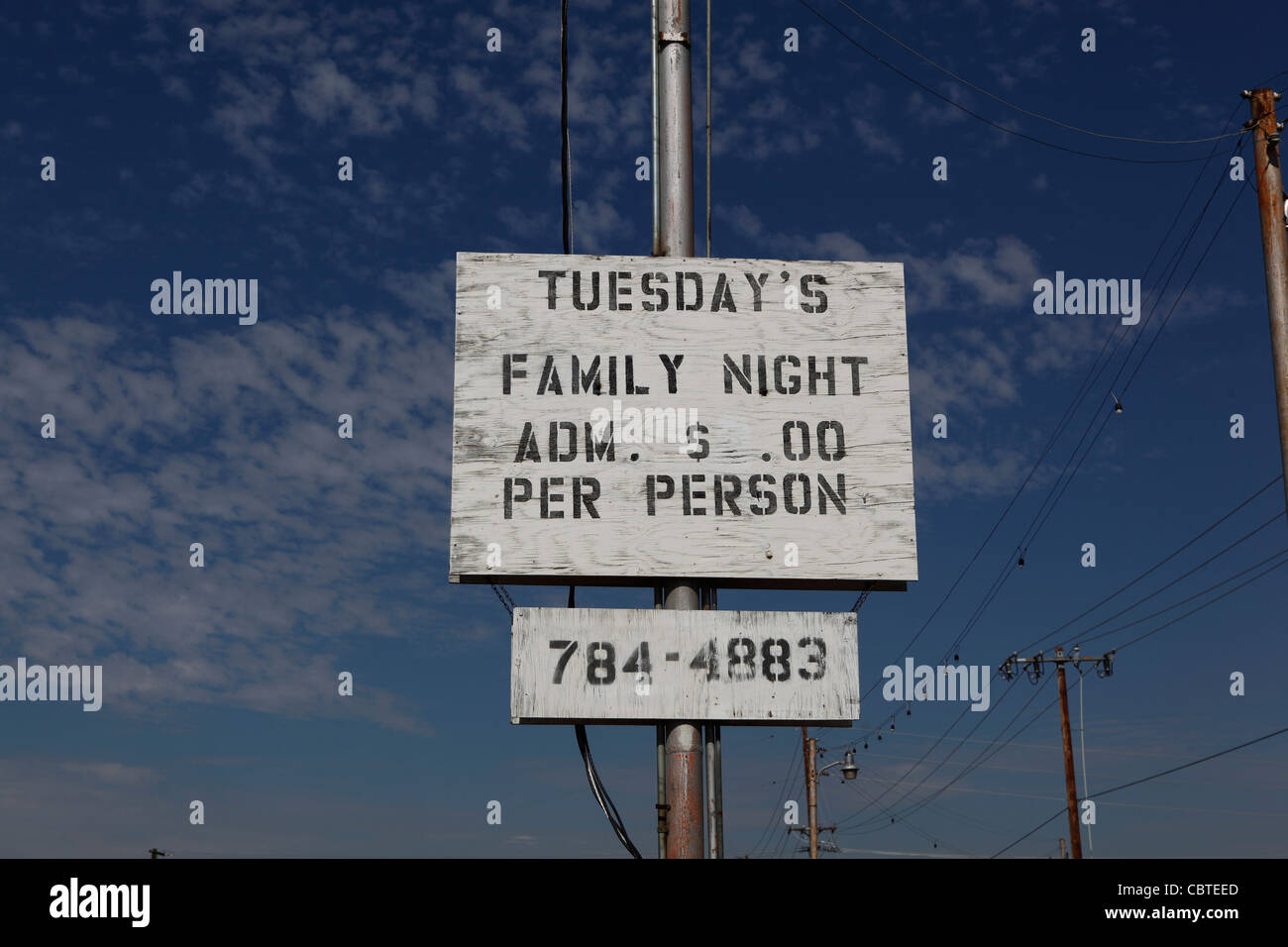 Drive in theatre sign hi-res stock photography and images - Alamy