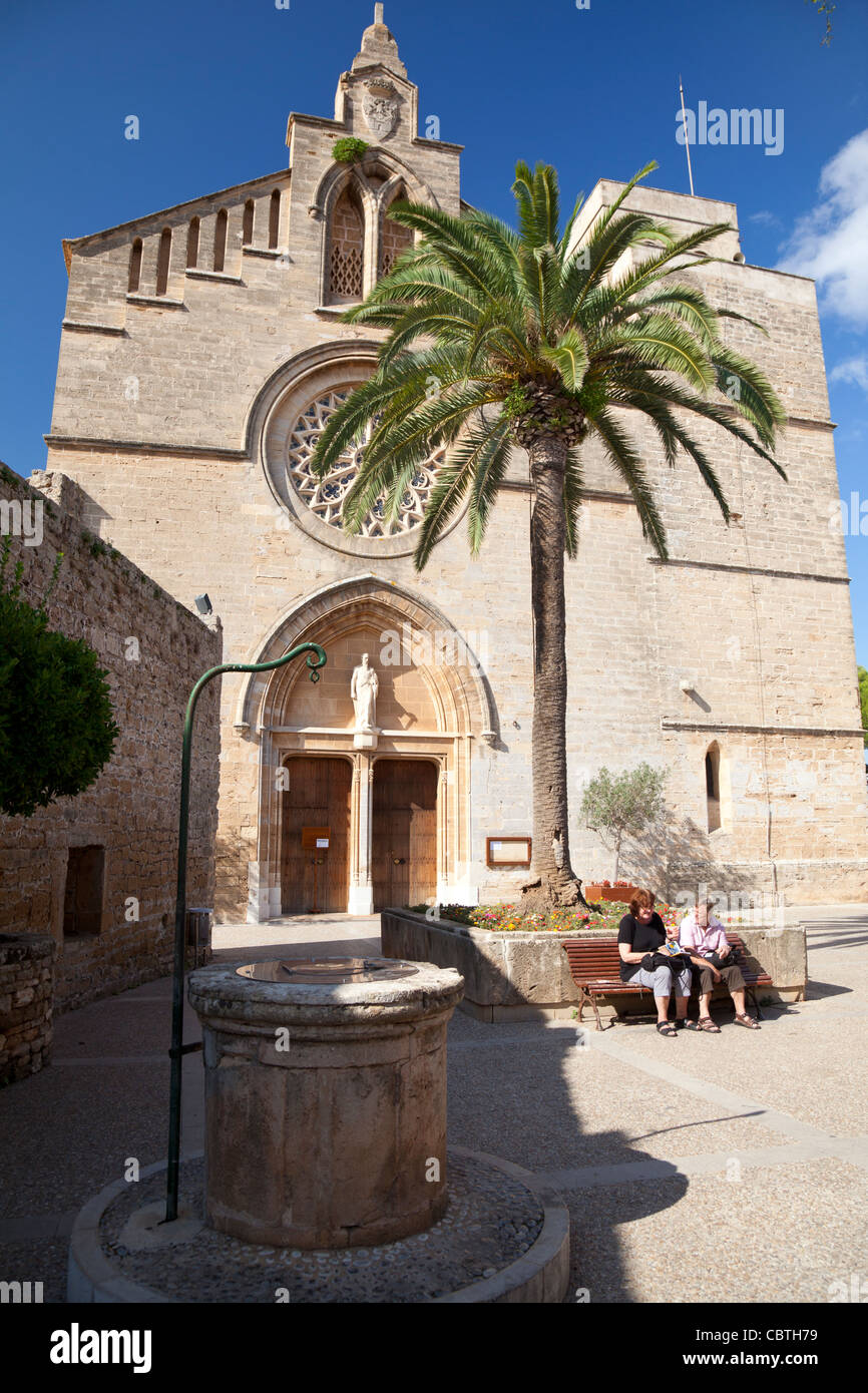 Stained glass church mallorca hi-res stock photography and images - Alamy
