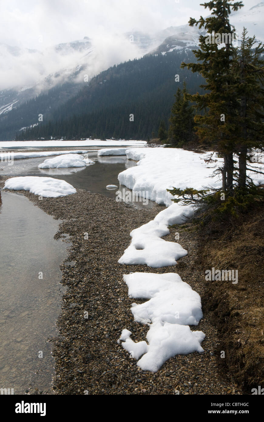Ice on lake, Bow Lake, Icefields Parkway, Banff, Alberta,Canada Stock ...