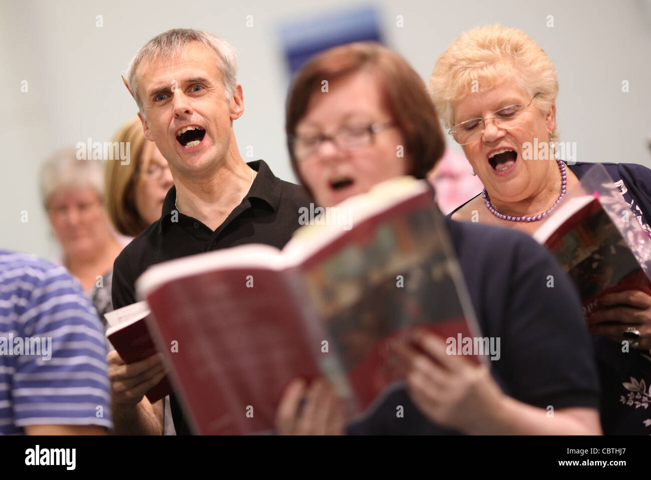 Singers singer sing hi-res stock photography and images - Alamy