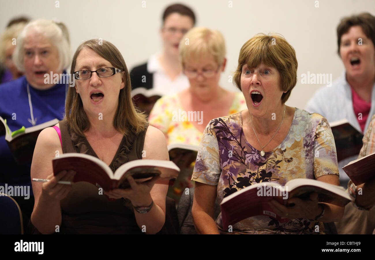 Singers singer sing hi-res stock photography and images - Alamy