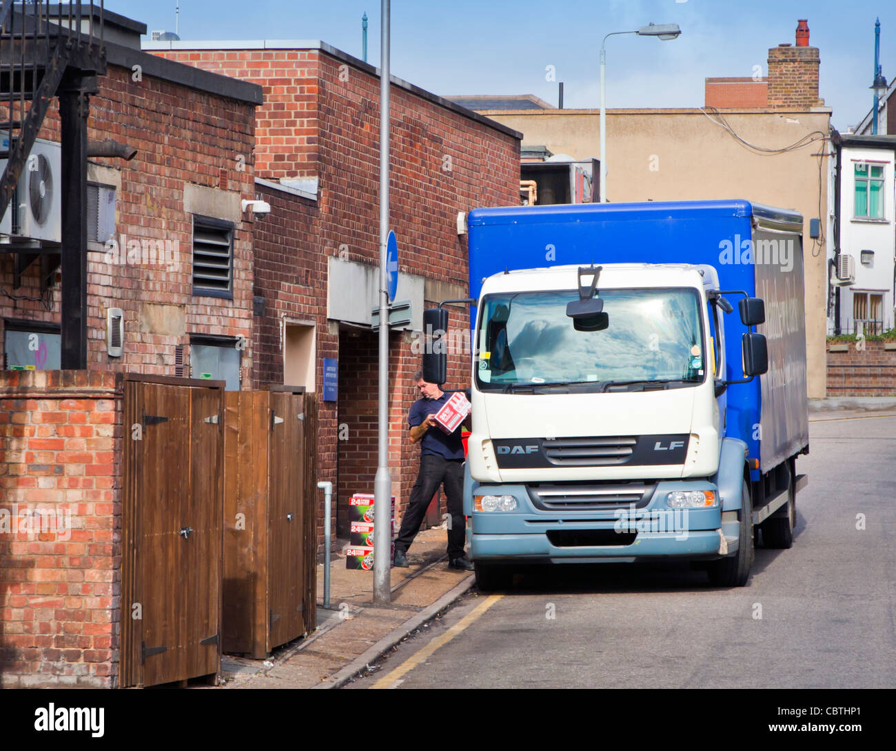 Delivery driver unloading his lorry hi-res stock photography and images ...
