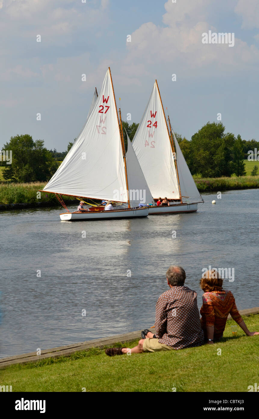 waveney one design yachts sailing on river waveney at beccles suffolk ...