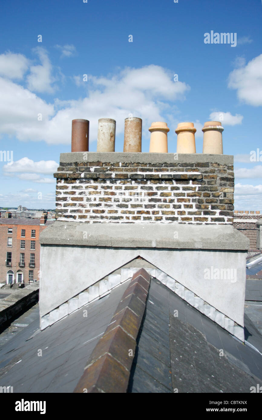 Georgian chimney pots on roof hi-res stock photography and images - Alamy