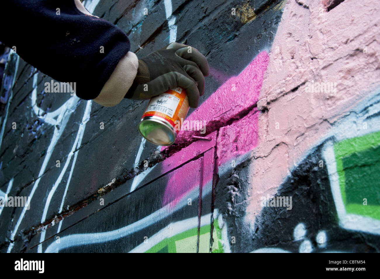 Spraypaint on brick hi-res stock photography and images - Alamy