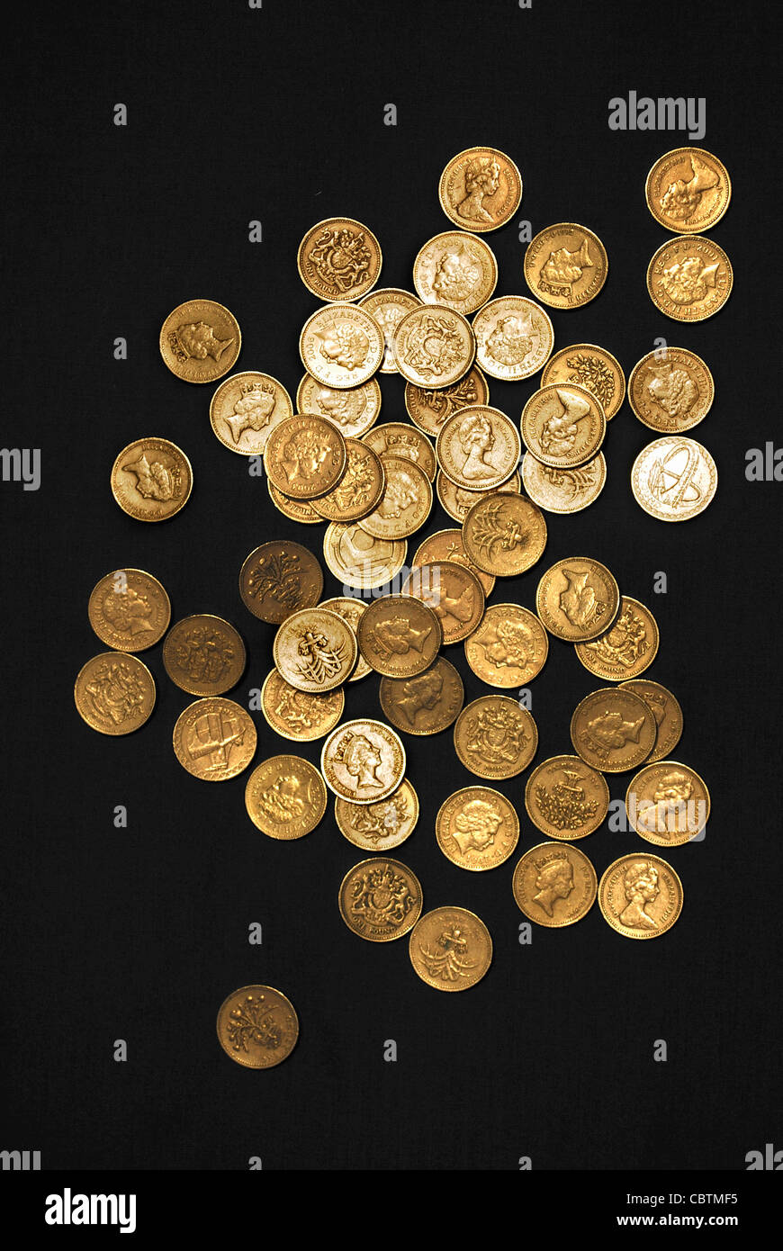 Mass of pound coins hi-res stock photography and images - Alamy