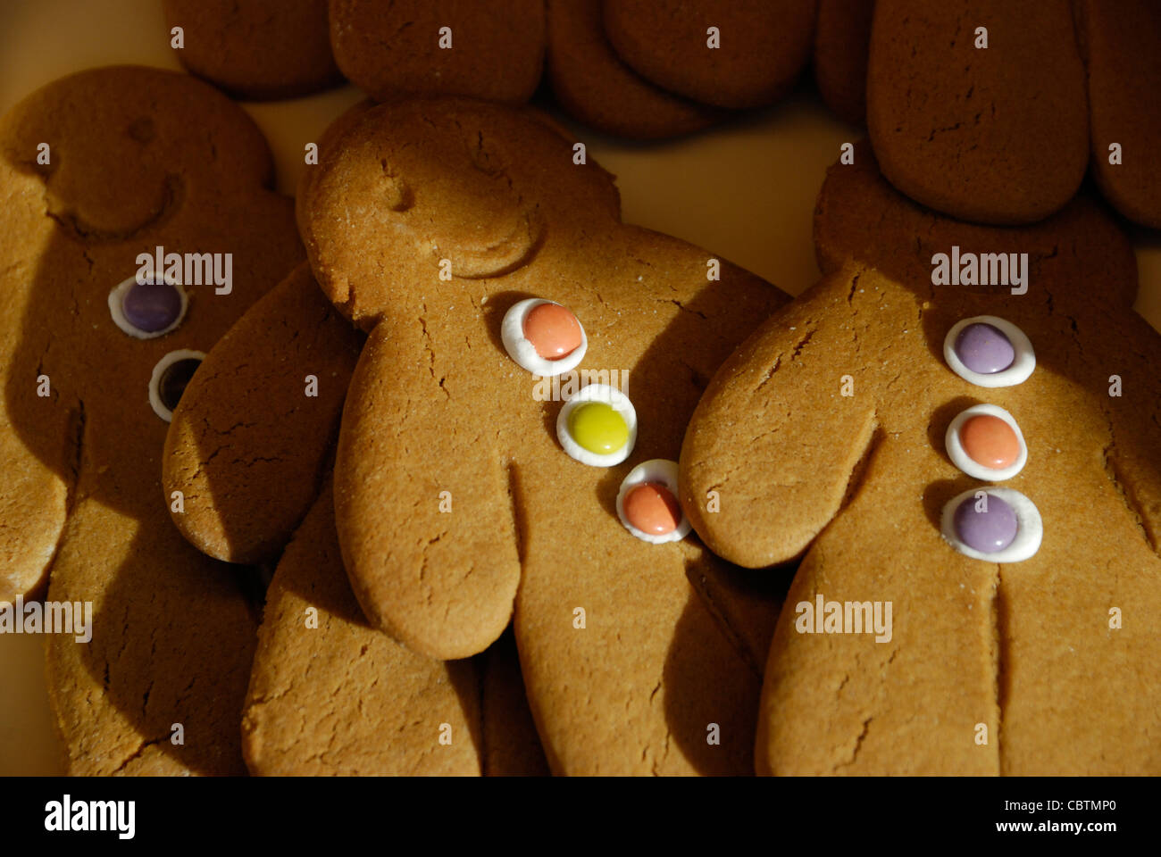 Gingerbread men in a bakery window Stock Photo - Alamy