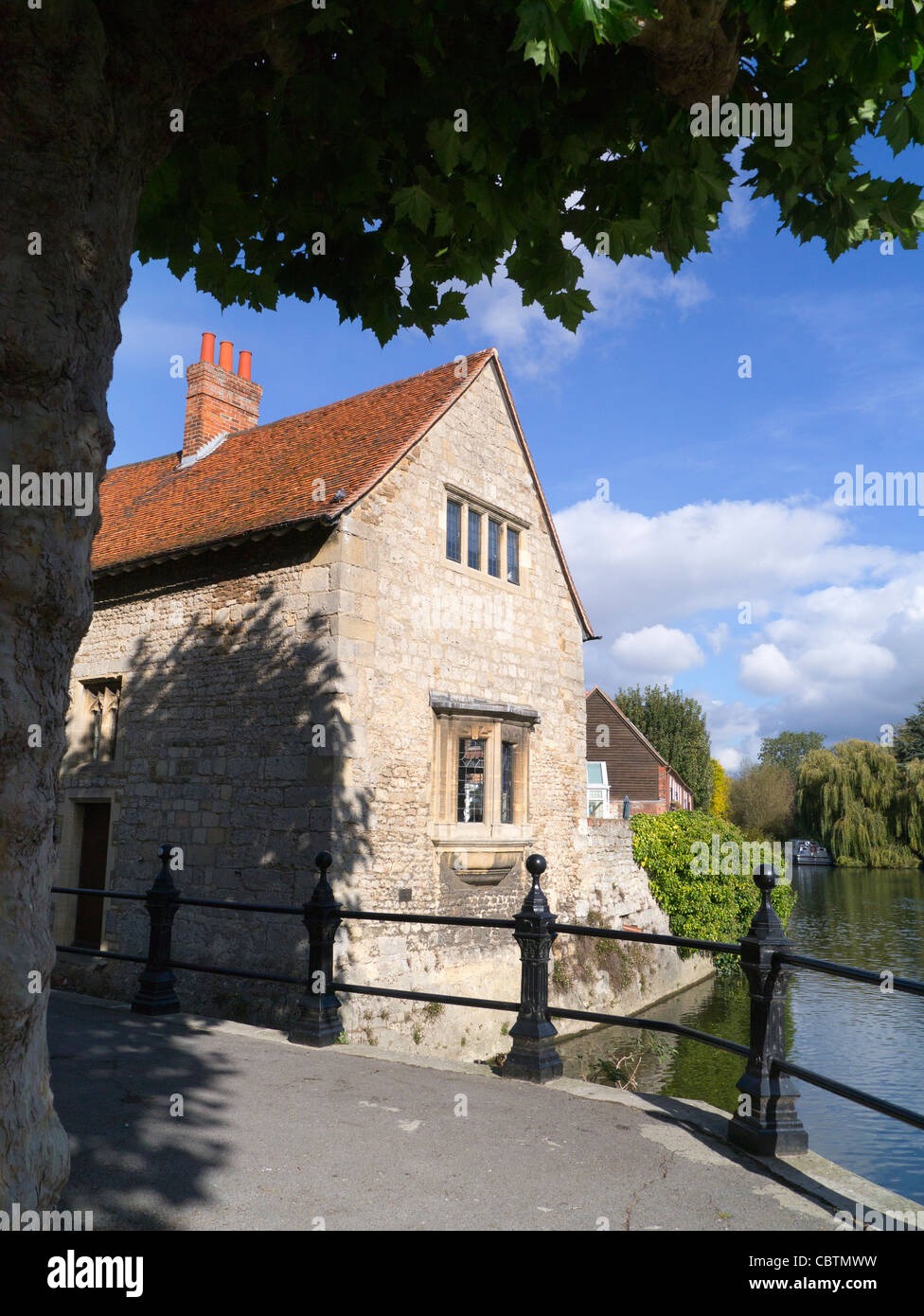 Cotswolds river thames hi-res stock photography and images - Alamy