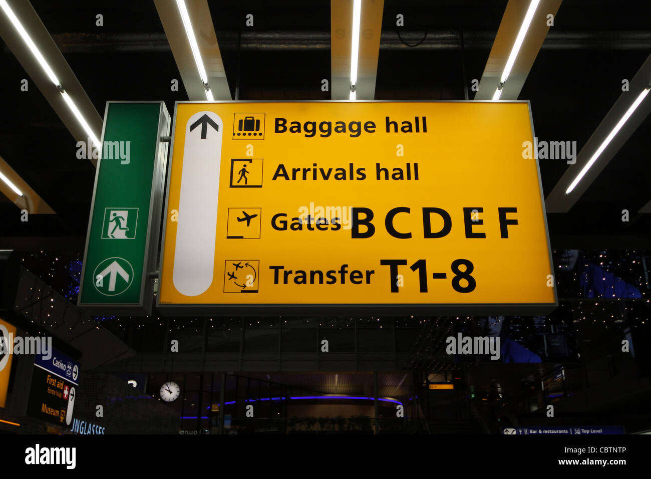 Airport Sign Gates Arrow Stock Photos & Airport Sign Gates Arrow Stock ...