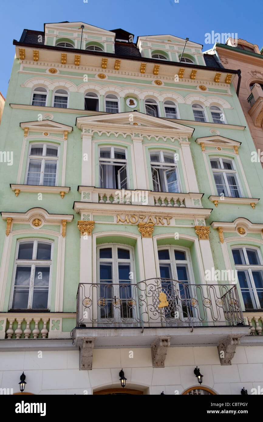 Vari house hi-res stock photography and images - Alamy