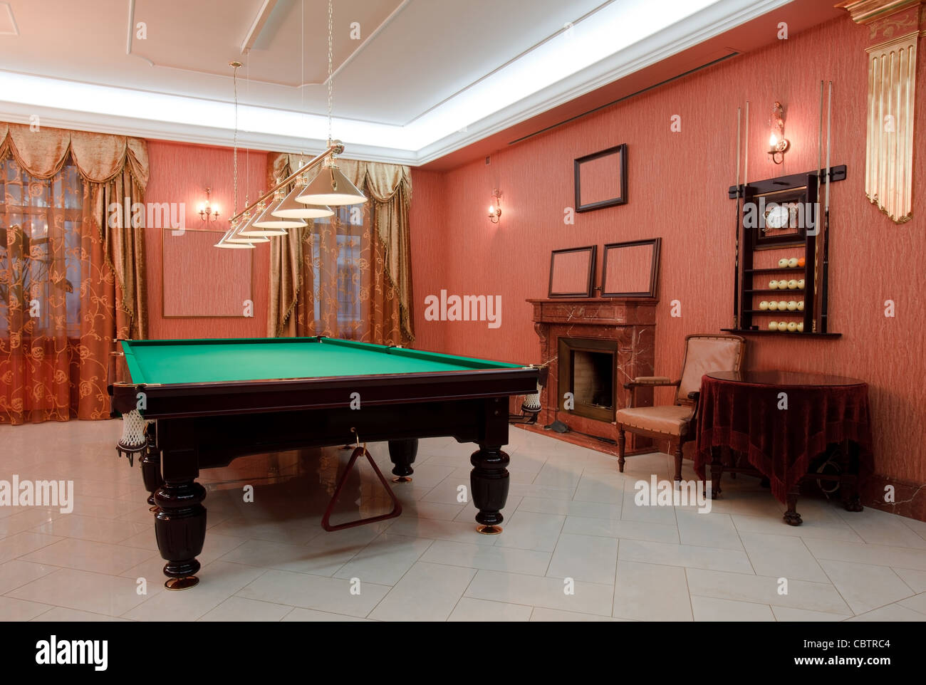 Empty billiard table hi-res stock photography and images - Alamy