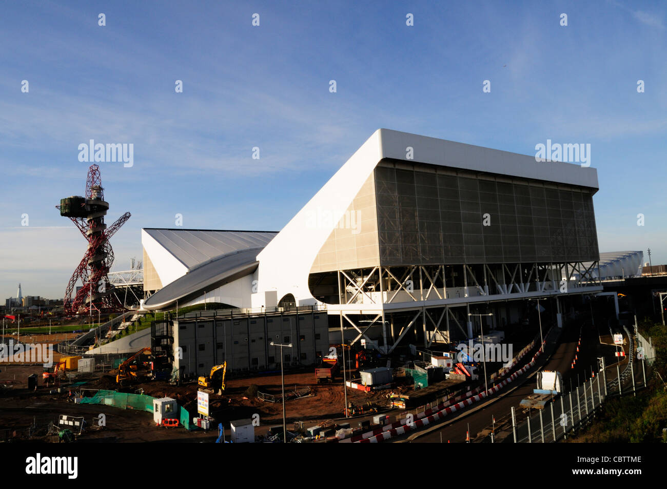 London stadium olympics park hi-res stock photography and images - Alamy
